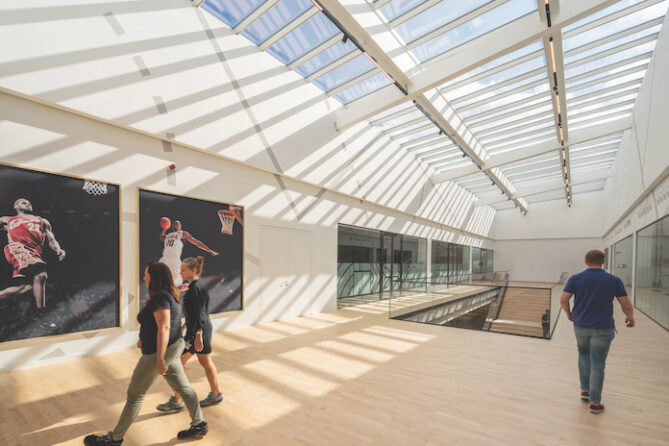 How to simulate daylight in commercial buildings - Construction Management