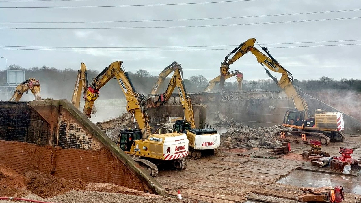 Video | HS2 bridge demolition timelapse - Construction Management