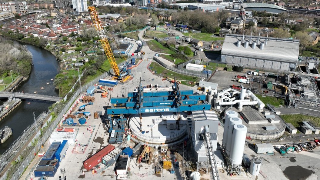 Video | 1,200-tonne concrete lid lift completes Tideway construction ...