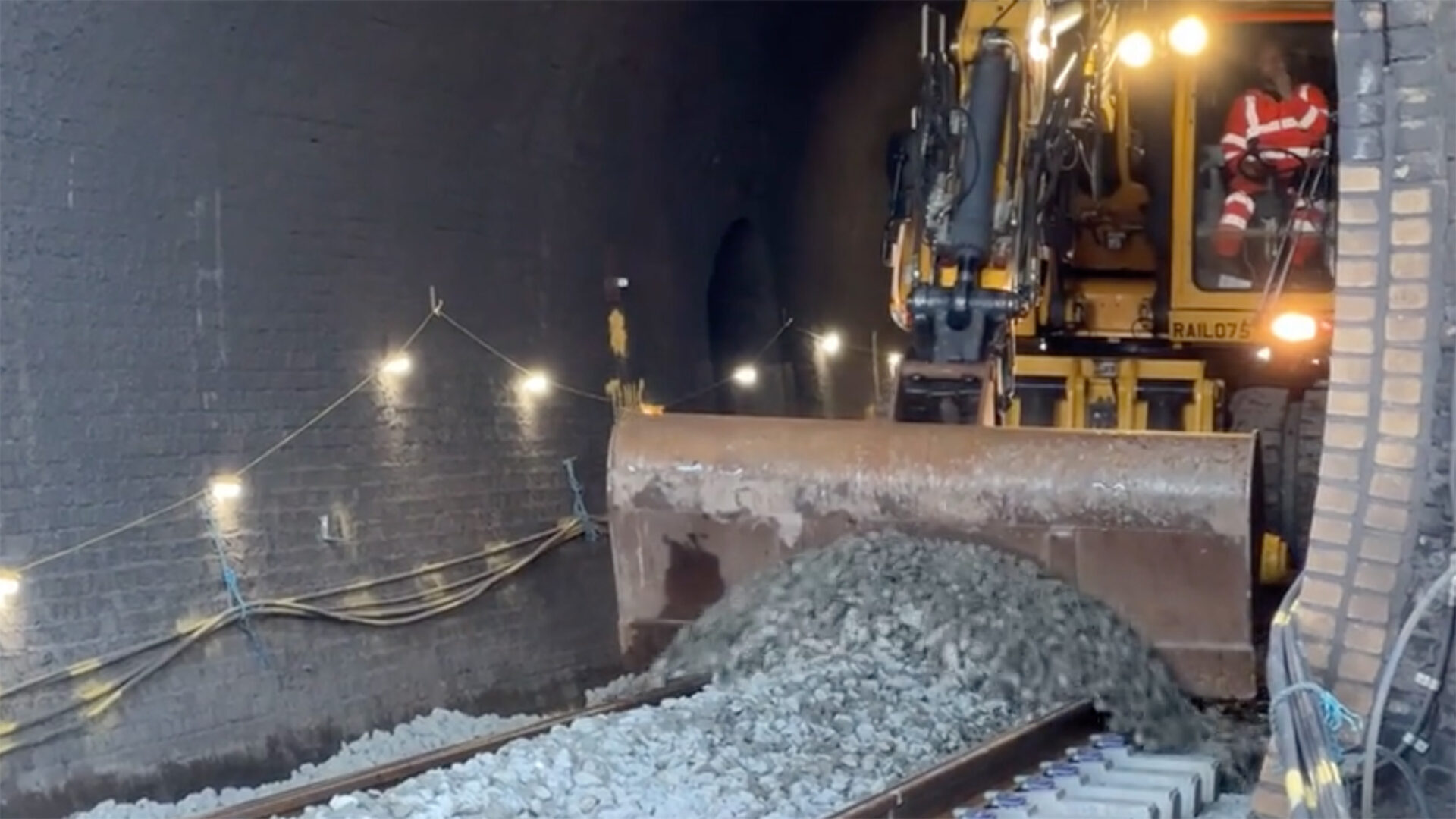 Video | Balfour partnership upgrades track in narrow Victorian tunnel ...