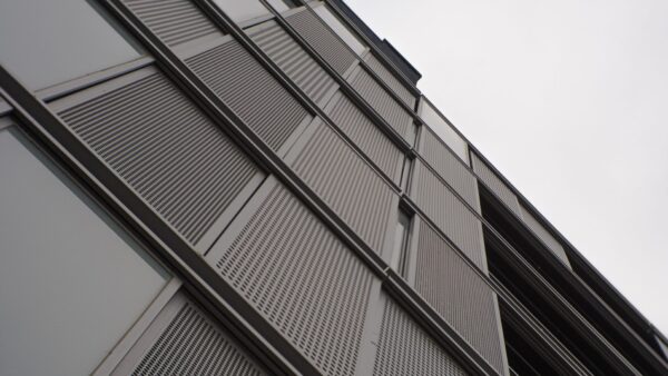 What makes building facades whistle and hum? - Construction Management