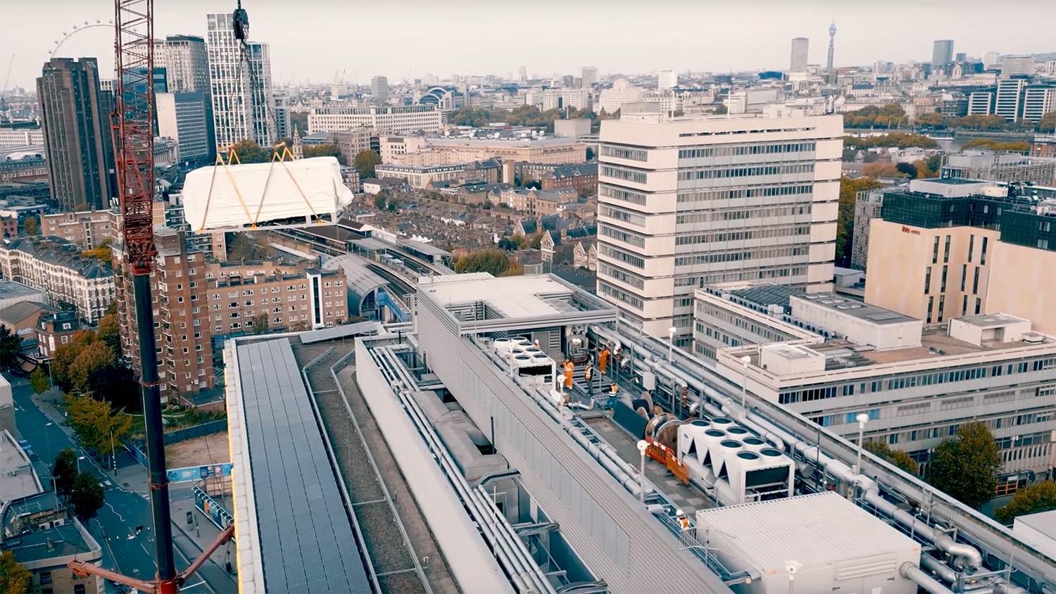Video | 500t crane lifts new heat pumps to top of TfL offices ...