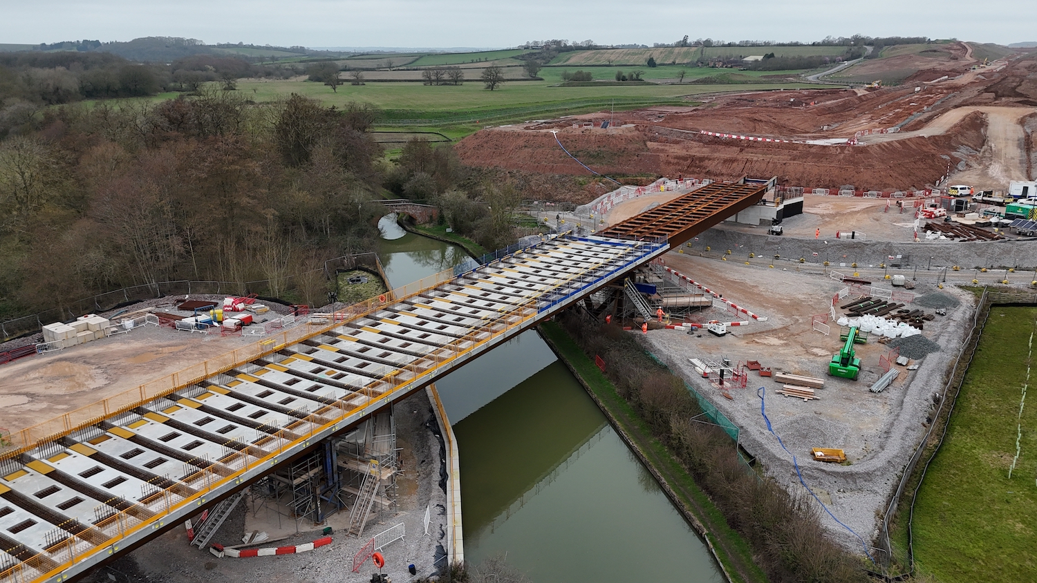 Video | HS2 slides 1,620t bridge over Grand Union Canal - Construction ...